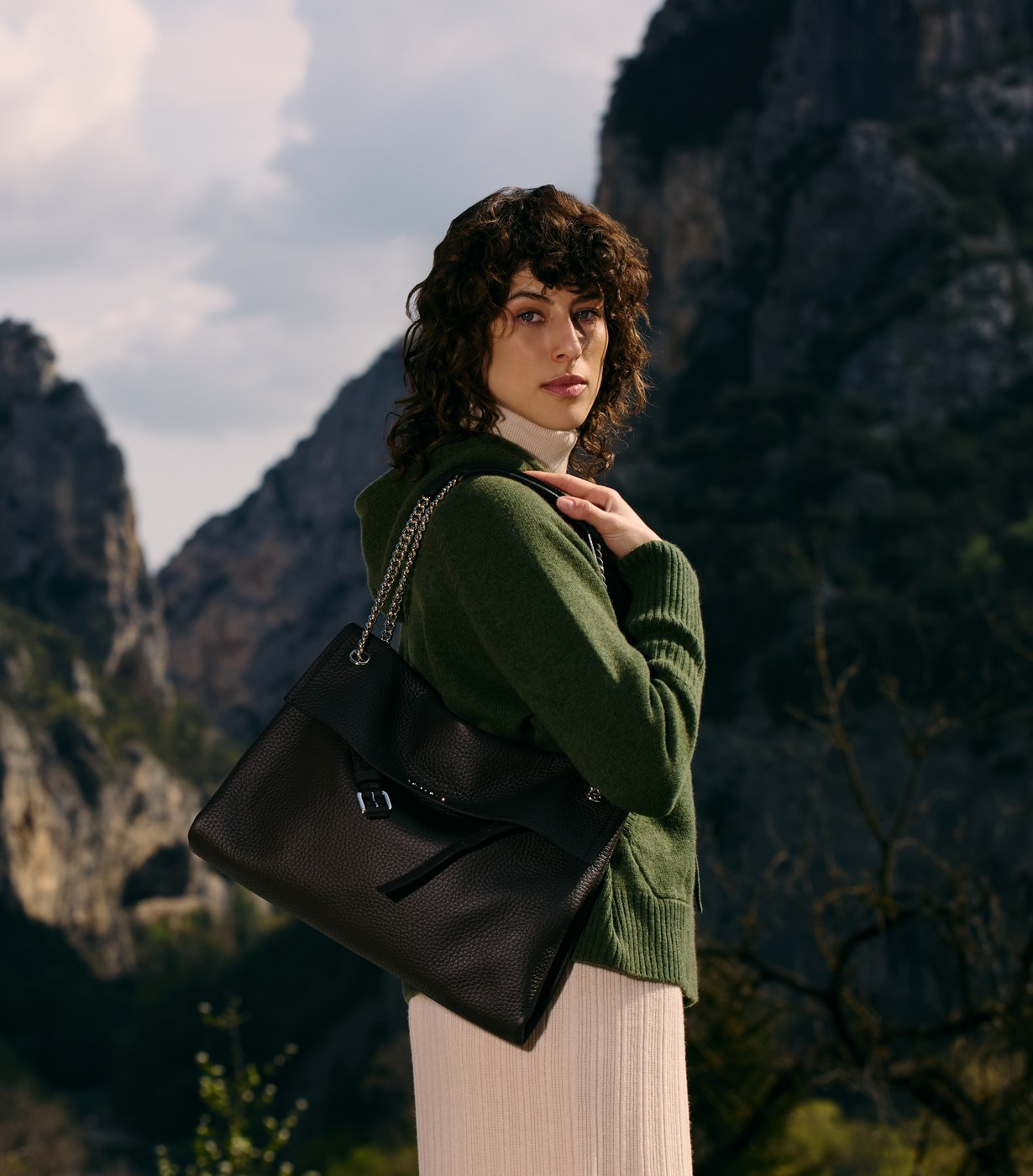 Orciani Borsa Venus Soft Midi a spalla in pelle martellata, colore NERO